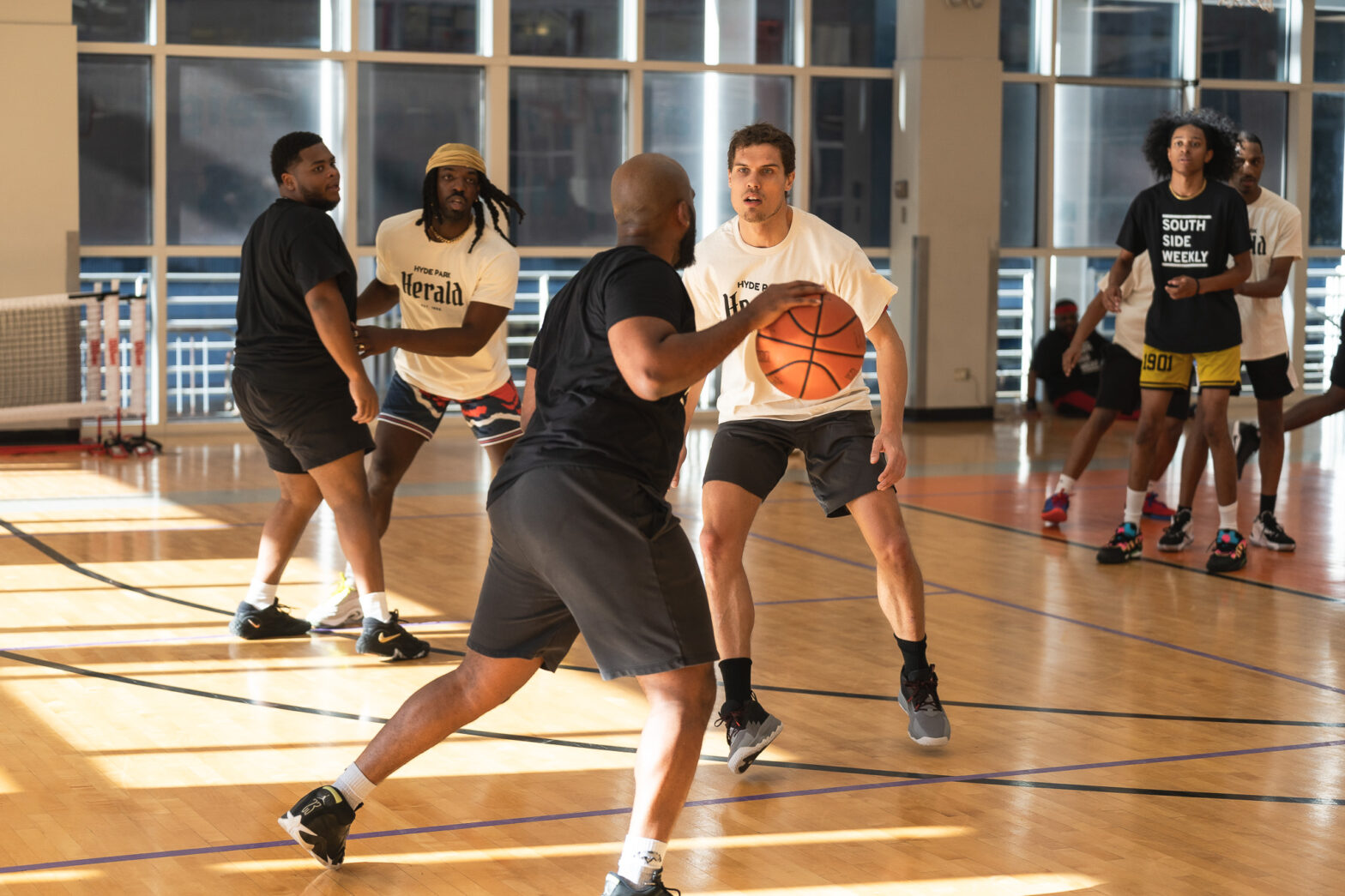 Residents Attend Community Hoops Event – South Side Weekly