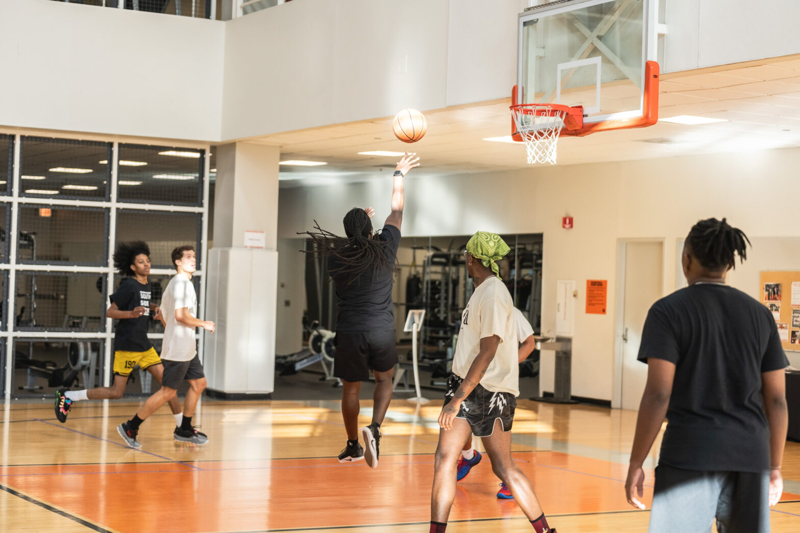 Residents Attend Community Hoops Event – South Side Weekly