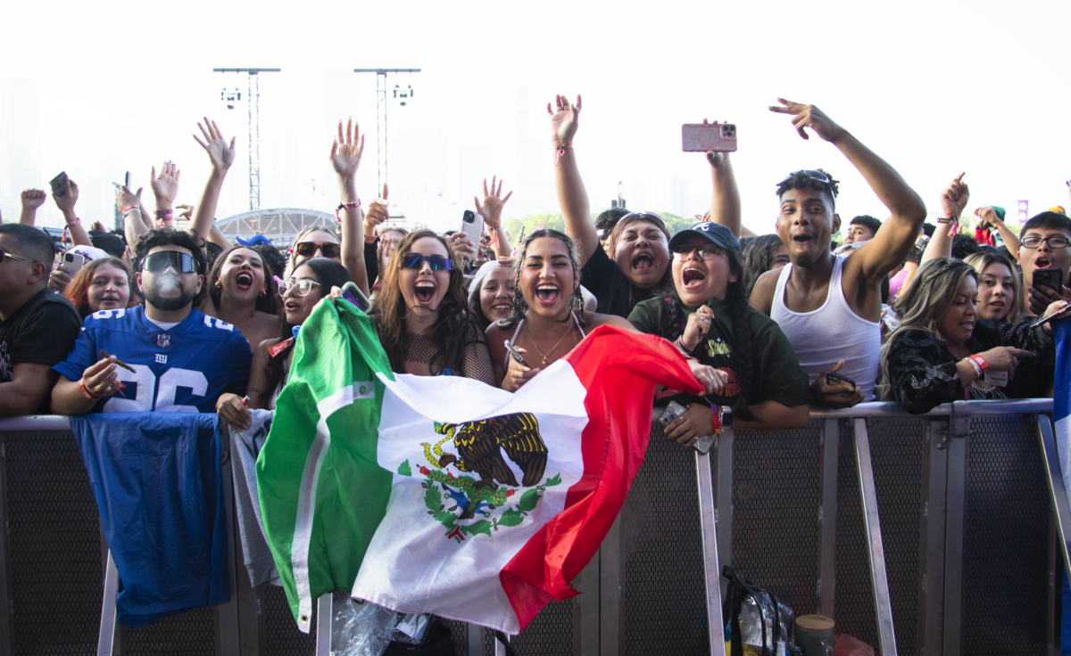 PHOTOS: Mexican Music Draws Thousands to Sueños – South Side Weekly